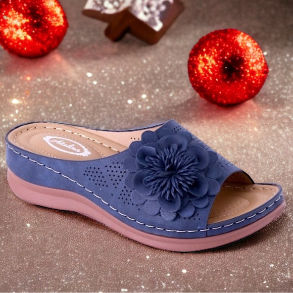 Italina | Shoes | Size Italina Womens Navy Woven Blue Pom Floral ...
